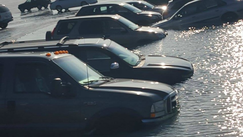 Cars Fall Through Ice at Lake Geneva’s Winterfest – NBC Chicago