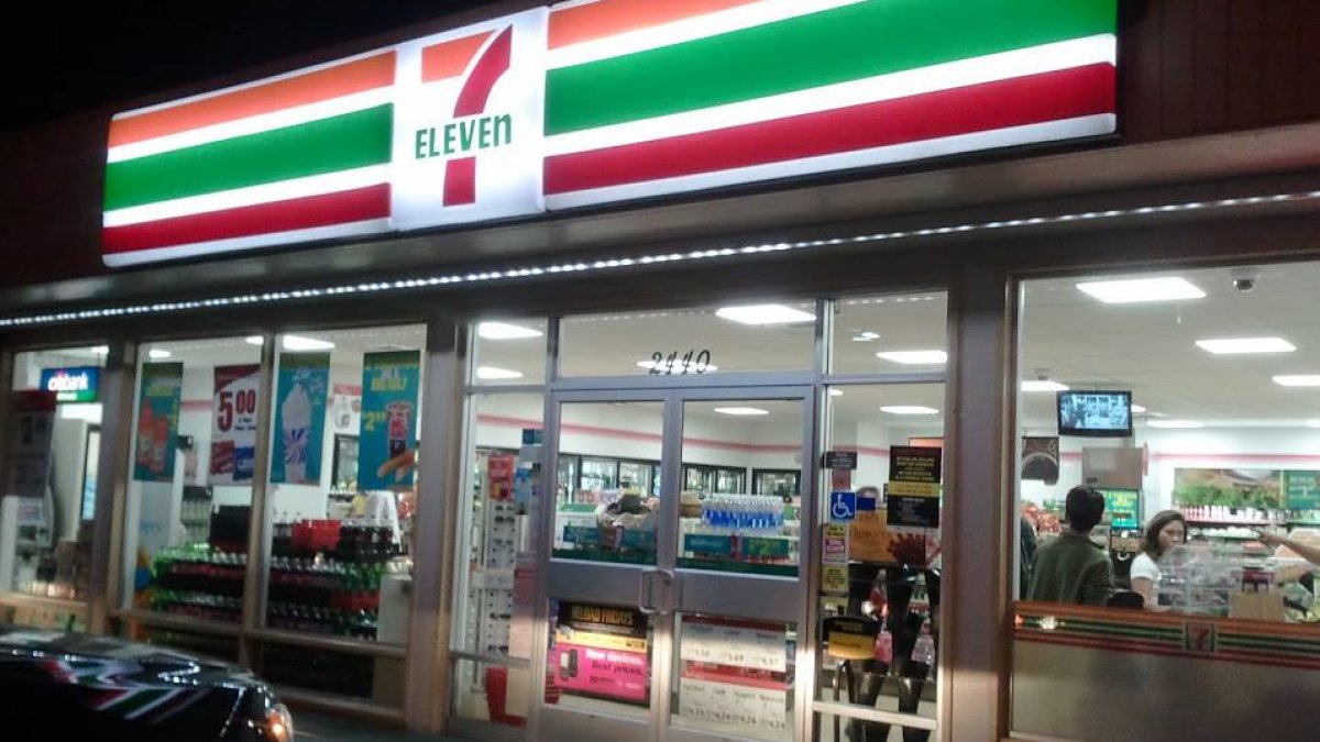 Chicago Police Issue Warning After Multiple 7-11 Stores Robbed on North ...