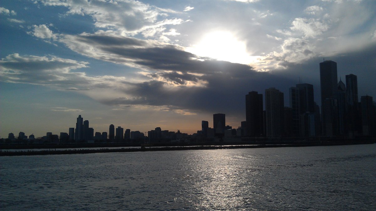 Chicago Forecast: Mild Conditions, Morning Rain Alongside Moderate ...