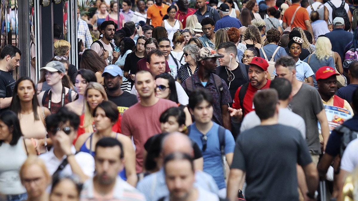 Census Data Shows US Is Diversifying, White Population Shrinking – NBC ...