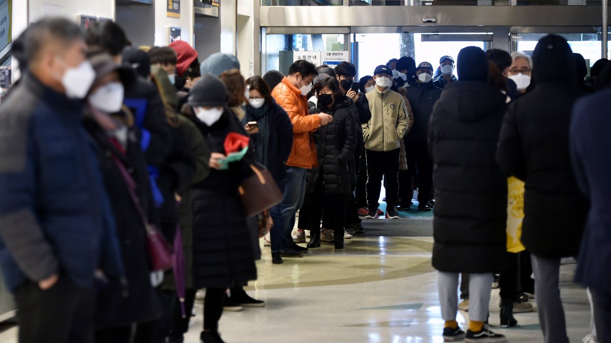 Viral Fear Sparks Global Run on Face Masks – NBC Chicago