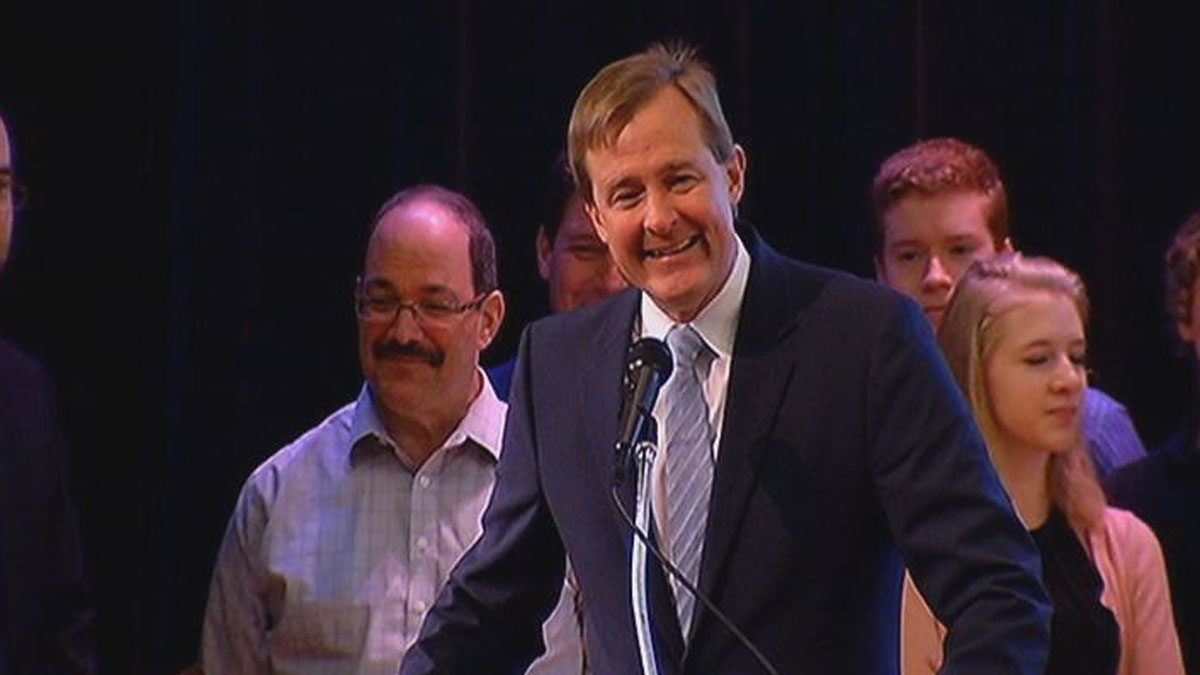 Lindblom High School Principal Gets Golden Apple Award – NBC Chicago