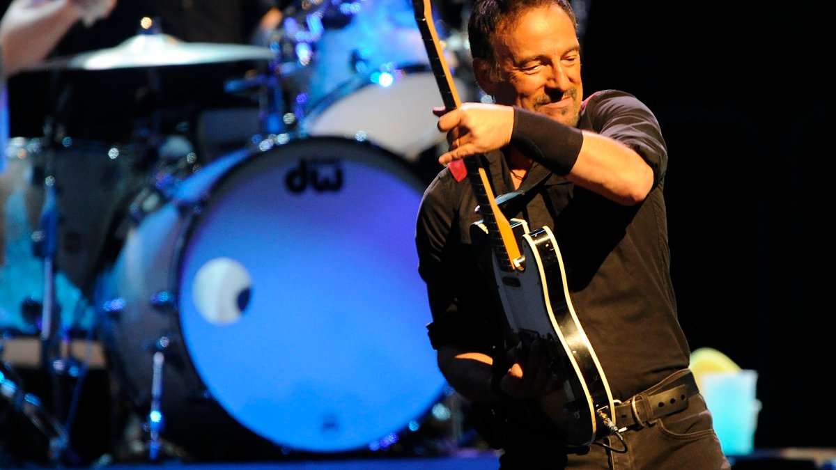 Bruce Springsteen Adds 2nd Chicago Wrigley Field Show Due To ...