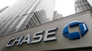 Chase retires popular Chicago skyline debit card – NBC Chicago