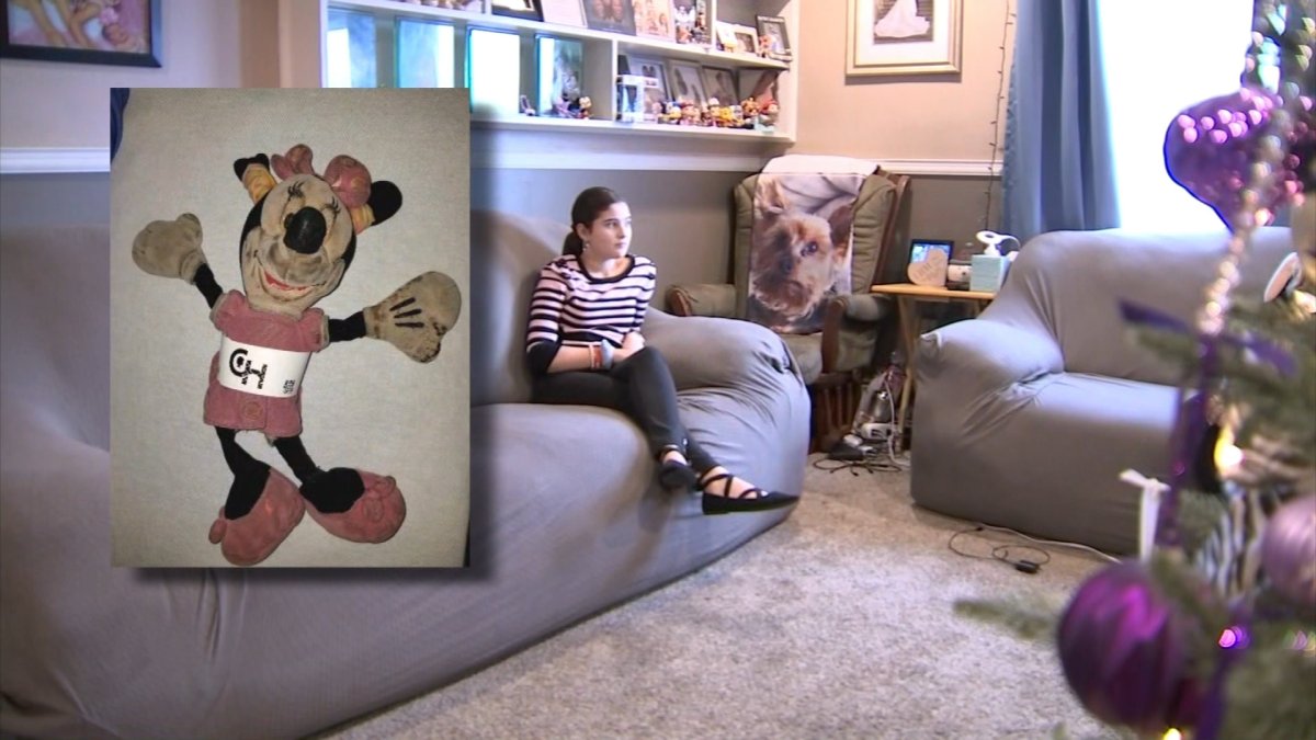 Girl Who Underwent 40 Surgeries Reunites With Beloved Minnie Mouse Doll ...