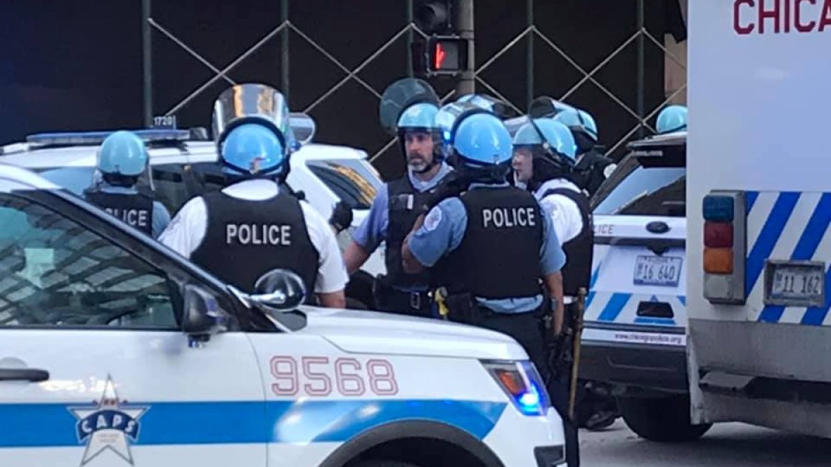 Chicago Police Say They Will Enforce Curfew, Warn of Arrests During ...