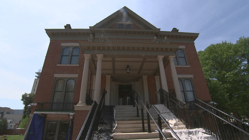 An Exclusive Look at the Newly Renovated Illinois Governor’s Mansion ...