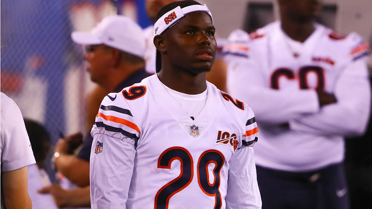 Tarik Cohen Apologizes After Accidentally Showing Nude Kyle Long in ...