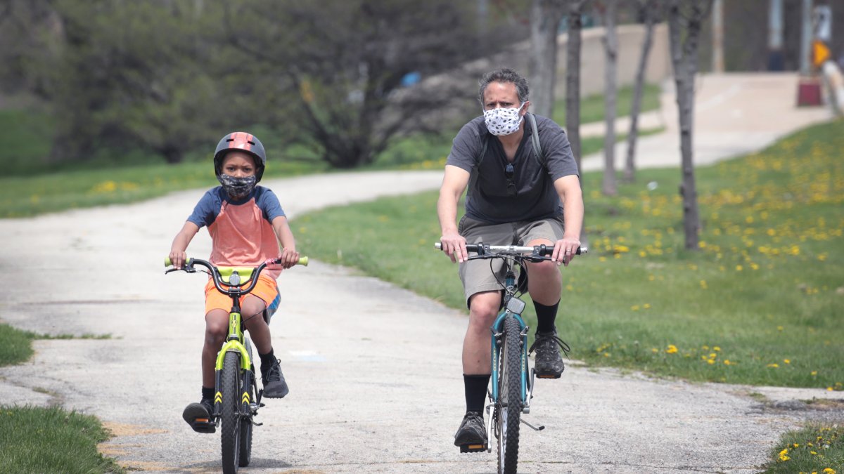 Do You Need to Wear a Mask in Illinois? Here’s What We Know So Far on ...