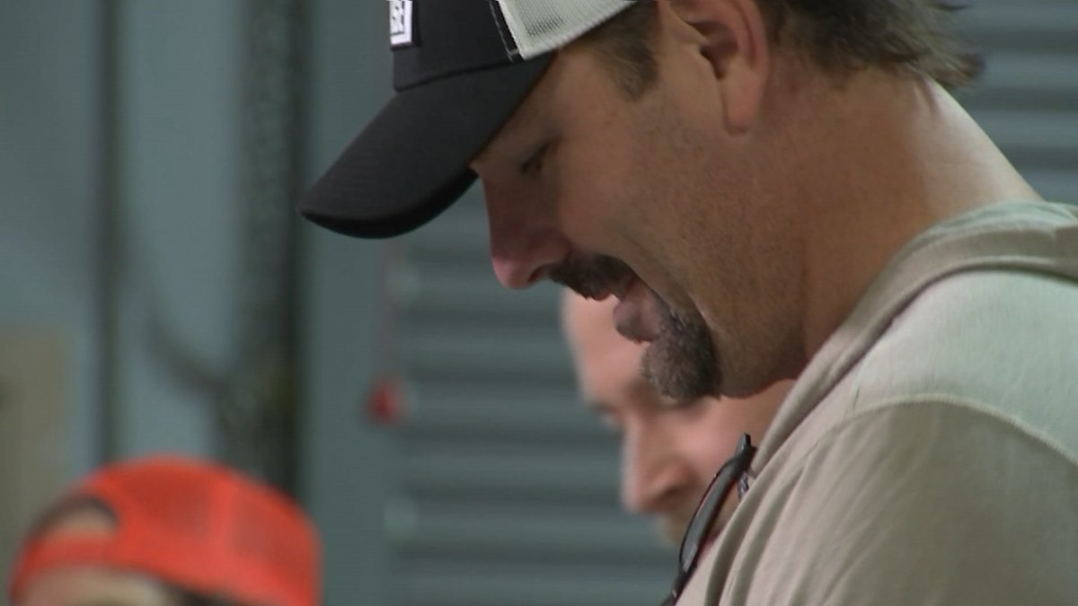 Patrick Mannelly Unveils New Signature Beer – NBC Chicago