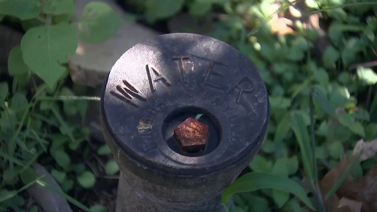 Lightfoot Announces Lead Water Pipe Replacement Programs – NBC Chicago