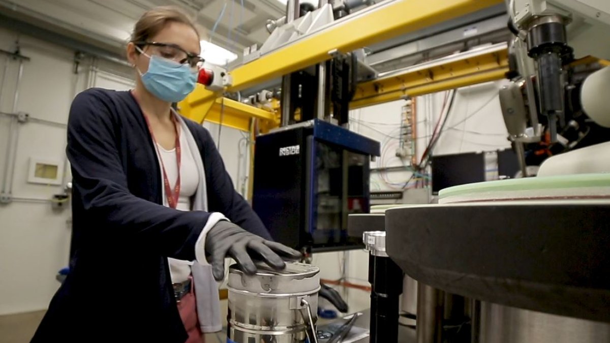 Inside Argonne National Laboratory’s High-Tech Effort To Crack The Code ...