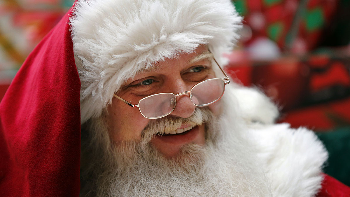 Nationwide Santa Shortage Has Some Saying ‘Bah Humbug’ – NBC Chicago