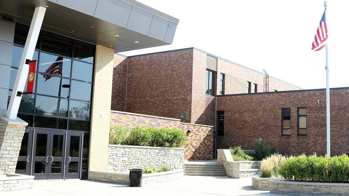 Worker killed in construction accident at Homewood-Flossmoor High ...