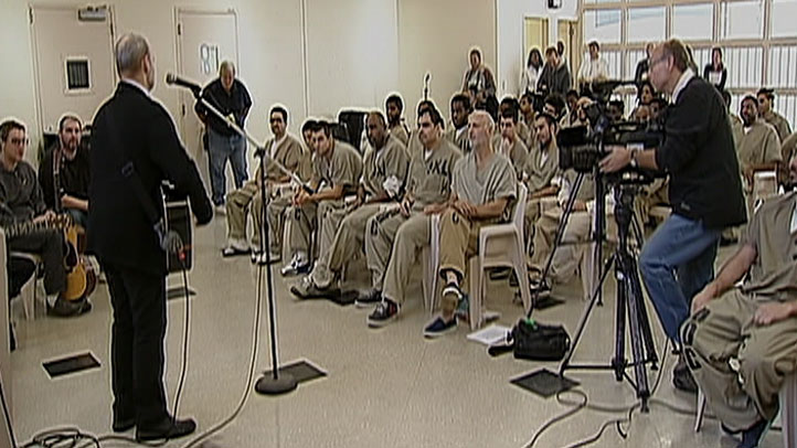 Guitar Lessons Aim to Change Inmates’ Tune – NBC Chicago