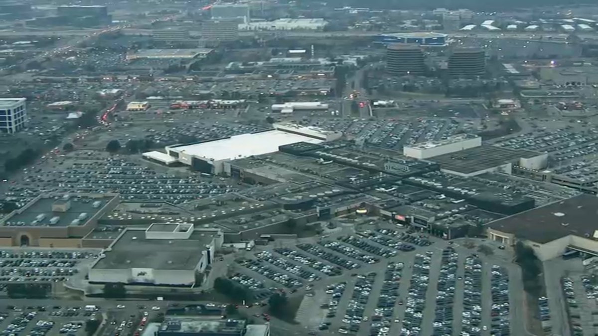 Last-Minute Holiday Shopping Traffic Jams Near Chicago-Area Malls – NBC ...