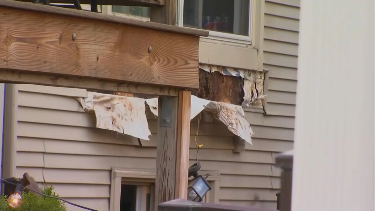 2 Injured in West Town Porch Collapse – NBC Chicago