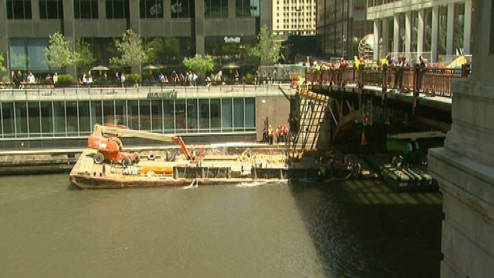 Barge Began Sinking In Chicago River Wednesday – NBC Chicago