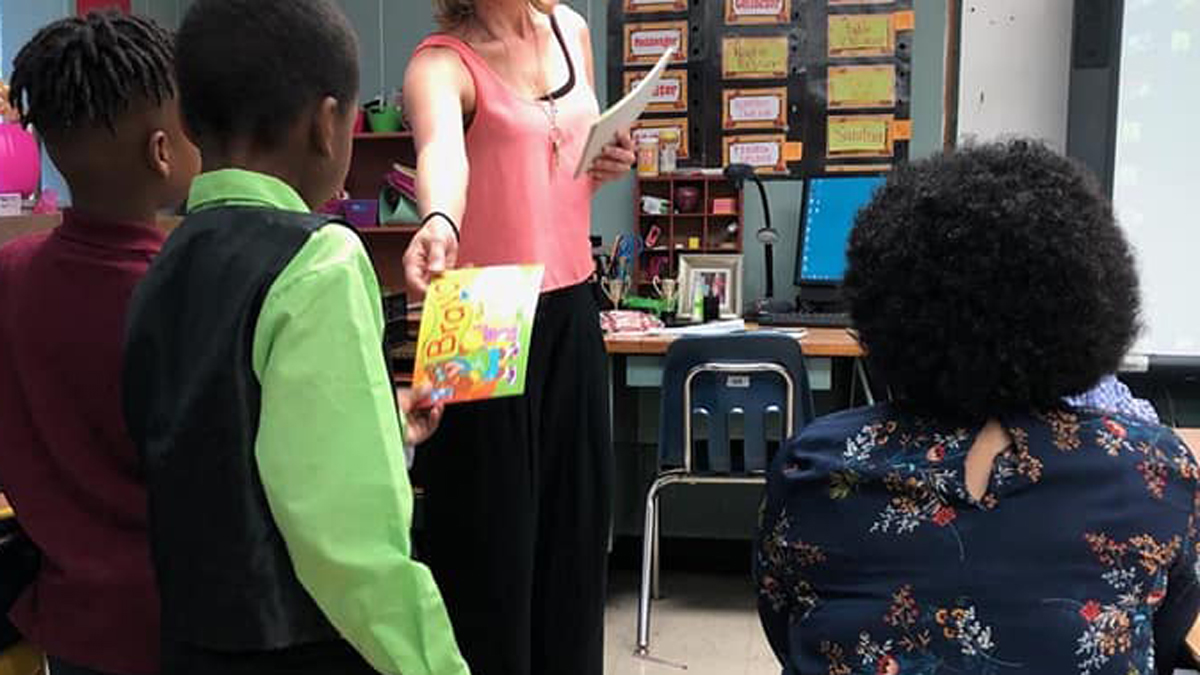 First Grader’s ‘Class Clown’ Award Derided as Humiliating – NBC Chicago