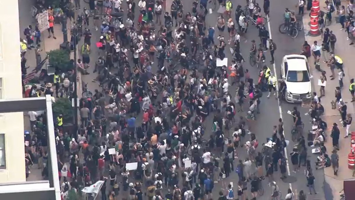 Watch Live: Hundreds Take Part in ICE Protest in Downtown Chicago – NBC ...