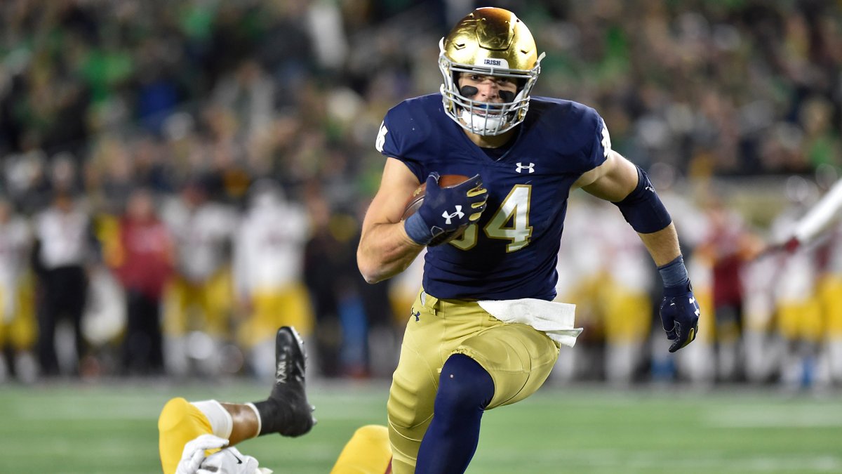 Bears’ Cole Kmet, a Cubs fan, worked out for the White Sox in high ...