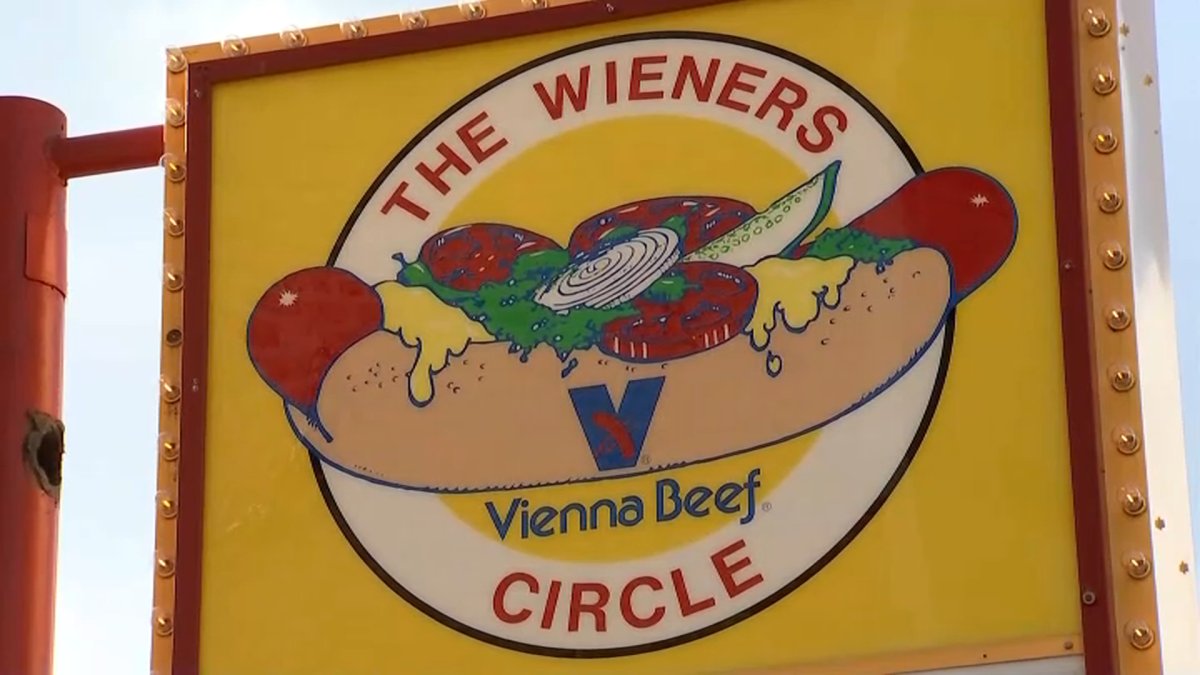 Fans can again win free hot dogs during Bears vs. Packers Saturday ...