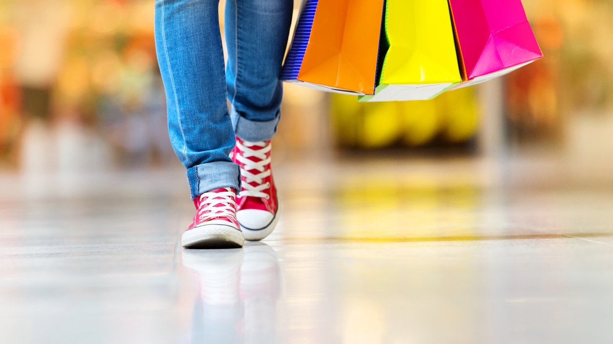 Elgin Mall reopens in new location in East Dundee – NBC Chicago