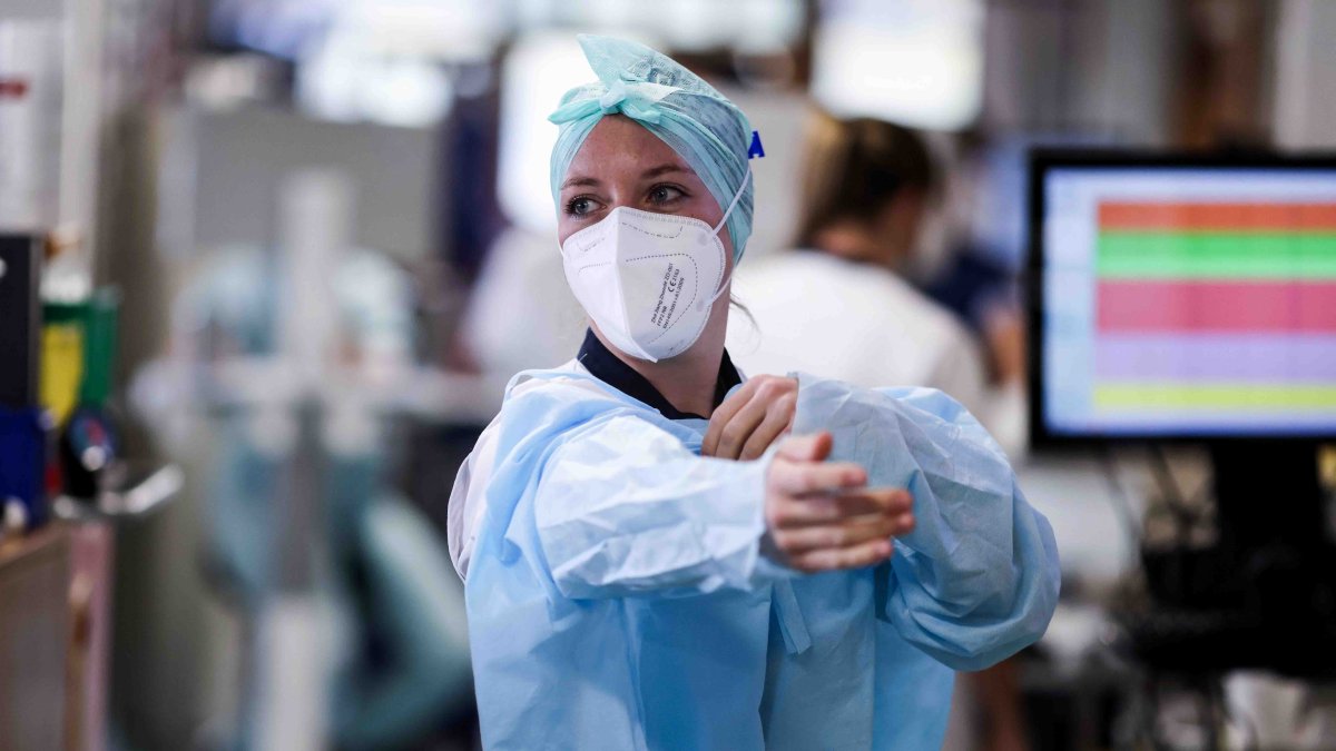 Illinois’ Top Doctor Says State is ‘Not at the Peak’ of Second ...