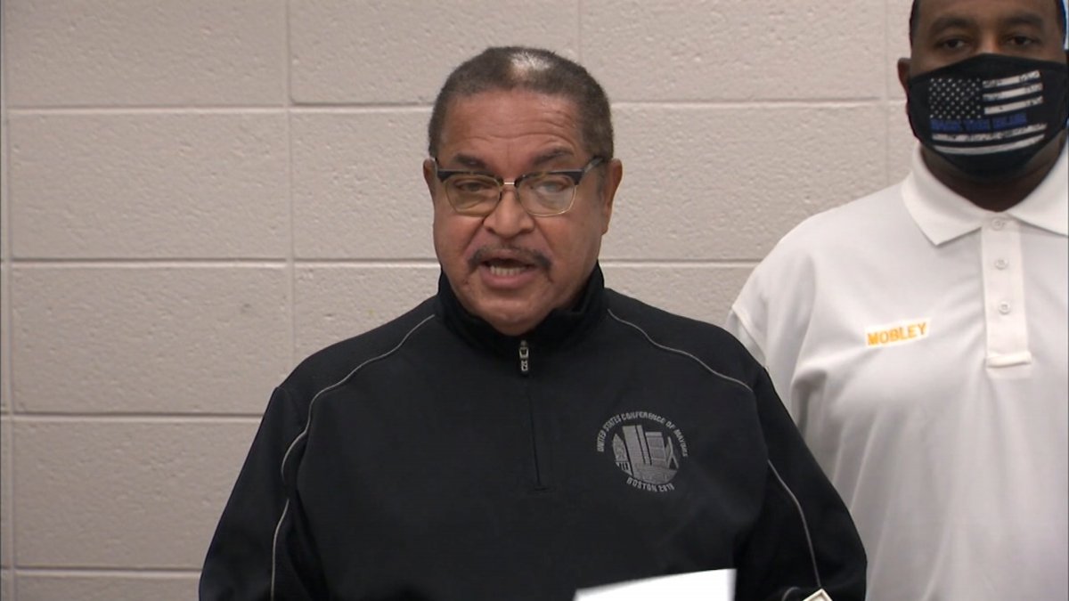 Man Shot, Wounded After Allegedly Pointing Gun at Dolton Police ...