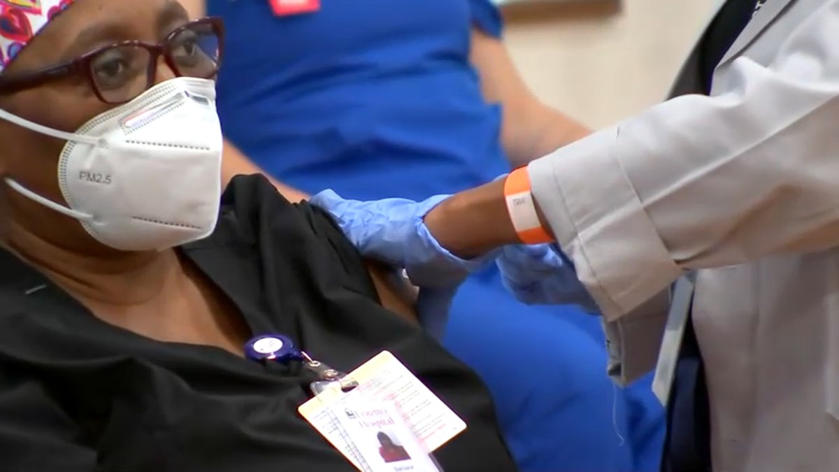 ‘Historic Day’: Chicago Gives First Coronavirus Vaccines to Health Care ...