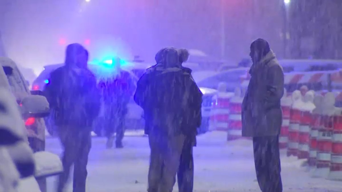 On-Duty Chicago Police Detective Injured During Robbery in South Shore ...