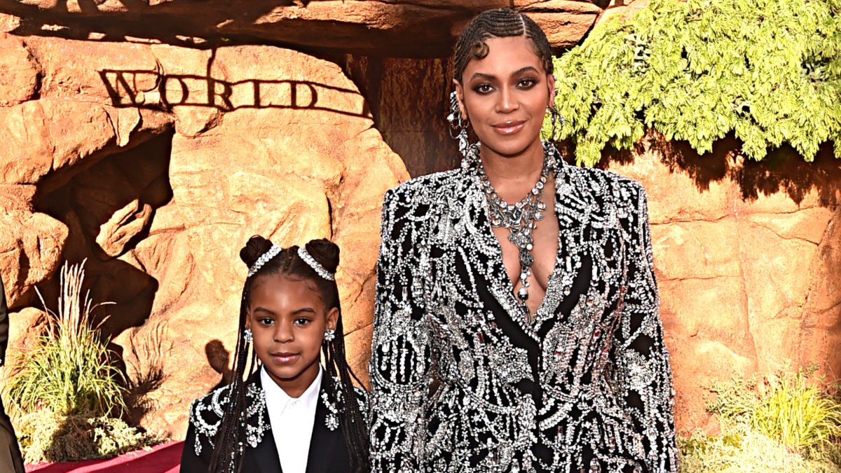 Watch Blue Ivy Carter Bid More Than 80 000 At Art Auction Nbc Chicago