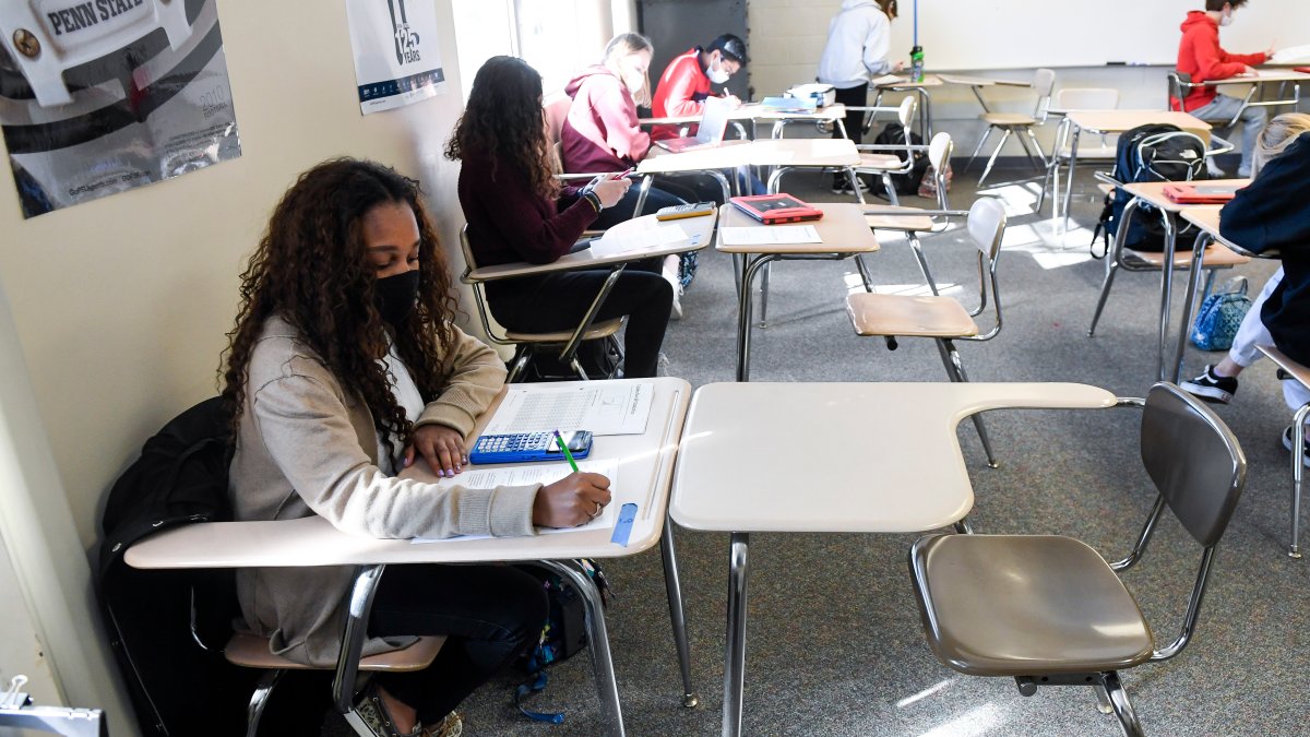 Is 3 Feet Enough for Social Distancing in Schools? CDC Looking Into ...