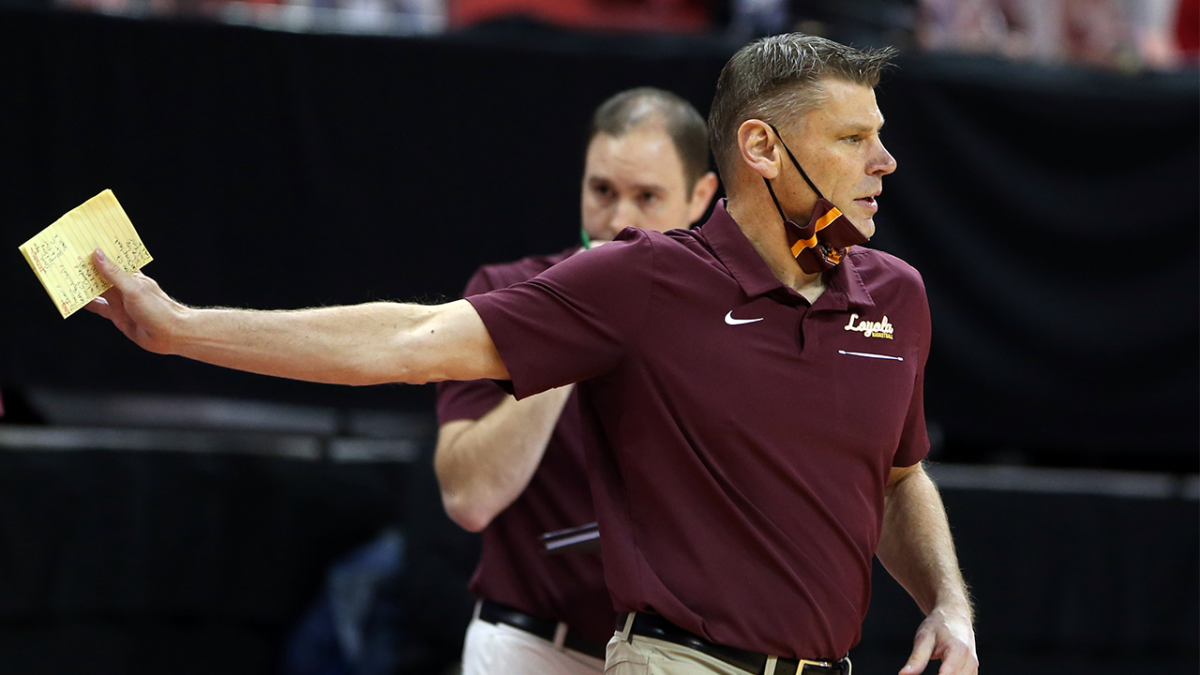 Porter Moser Weighing a 6-Year Offer From Oklahoma – NBC Chicago