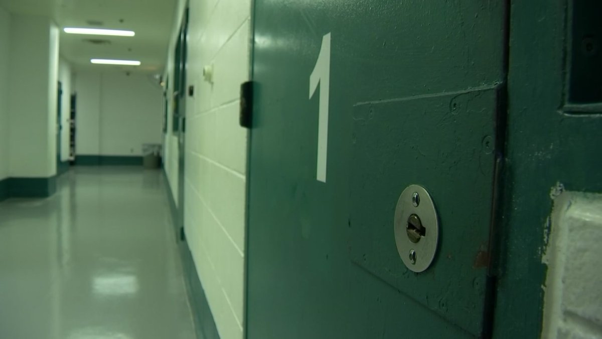Man Who Carjacked Off-Duty Chicago Detective Sentenced to Decade in ...