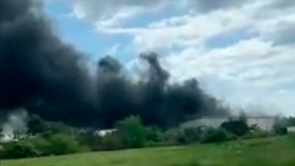 Large Fire Reported in Oswego; Residents Urged to Avoid Area – NBC Chicago