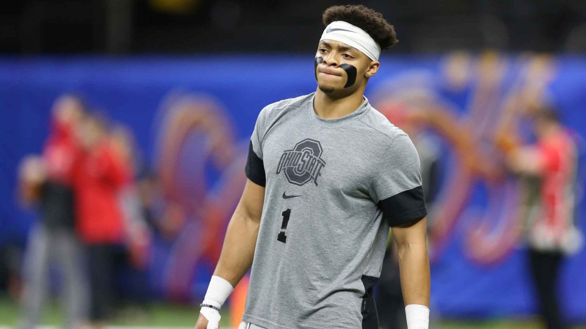 Bears Rookie Minicamp: Justin Fields Passes Test in First Practice ...