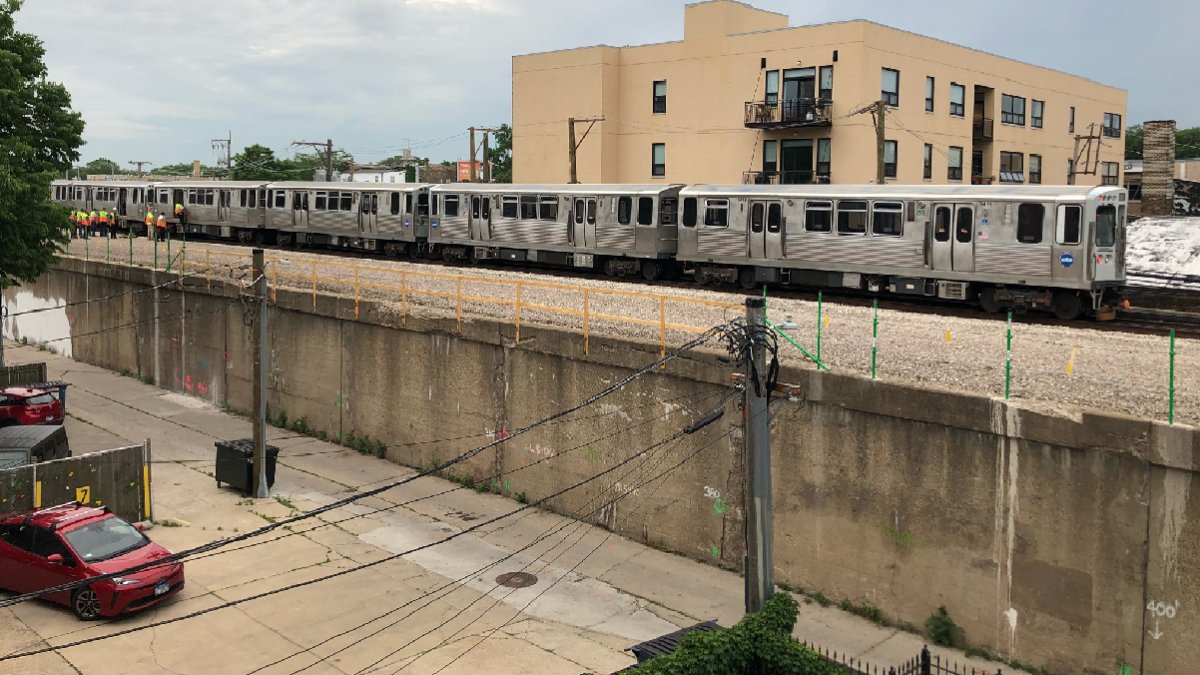 Derailment Reported on CTA Purple Line Train Near Bryn Mawr Station ...