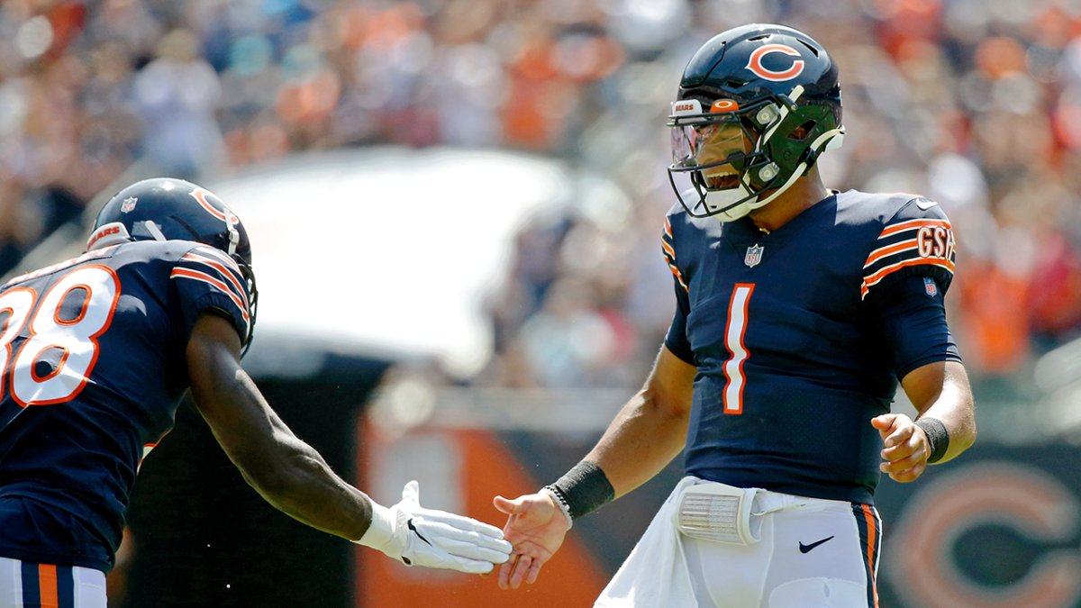 Bears’ Justin Fields Gets Love in Funny SNL Superfans Spoof – NBC Chicago