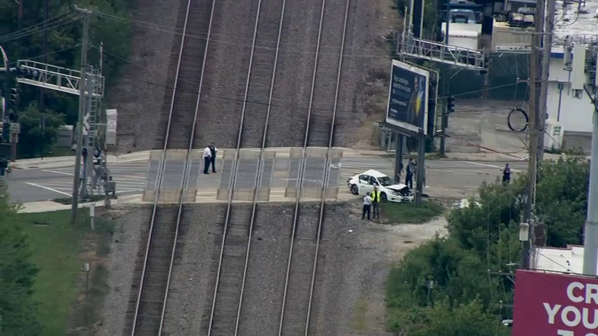 2 Seriously Injured After Metra Train Strikes Car in Norwood Park – NBC ...