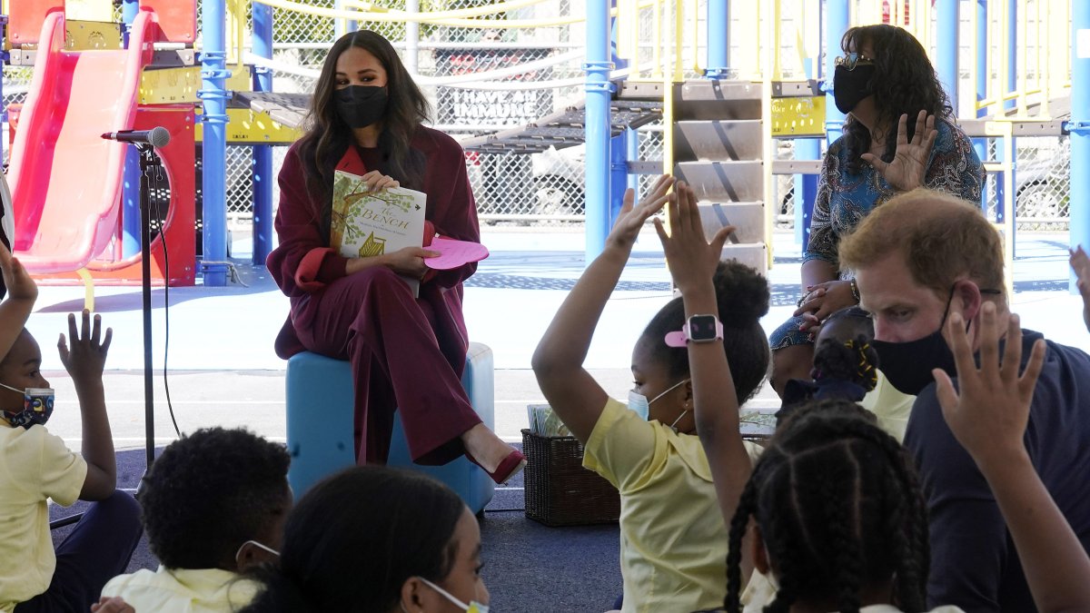 Meghan and Harry Visit With Students at a Harlem School – NBC Chicago
