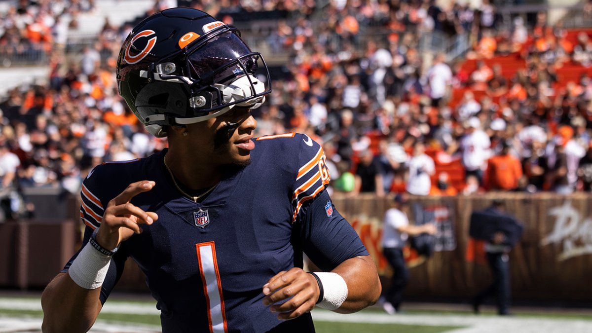 Bears’ Justin Fields Dinged His Hand at End of Browns Game – NBC Chicago