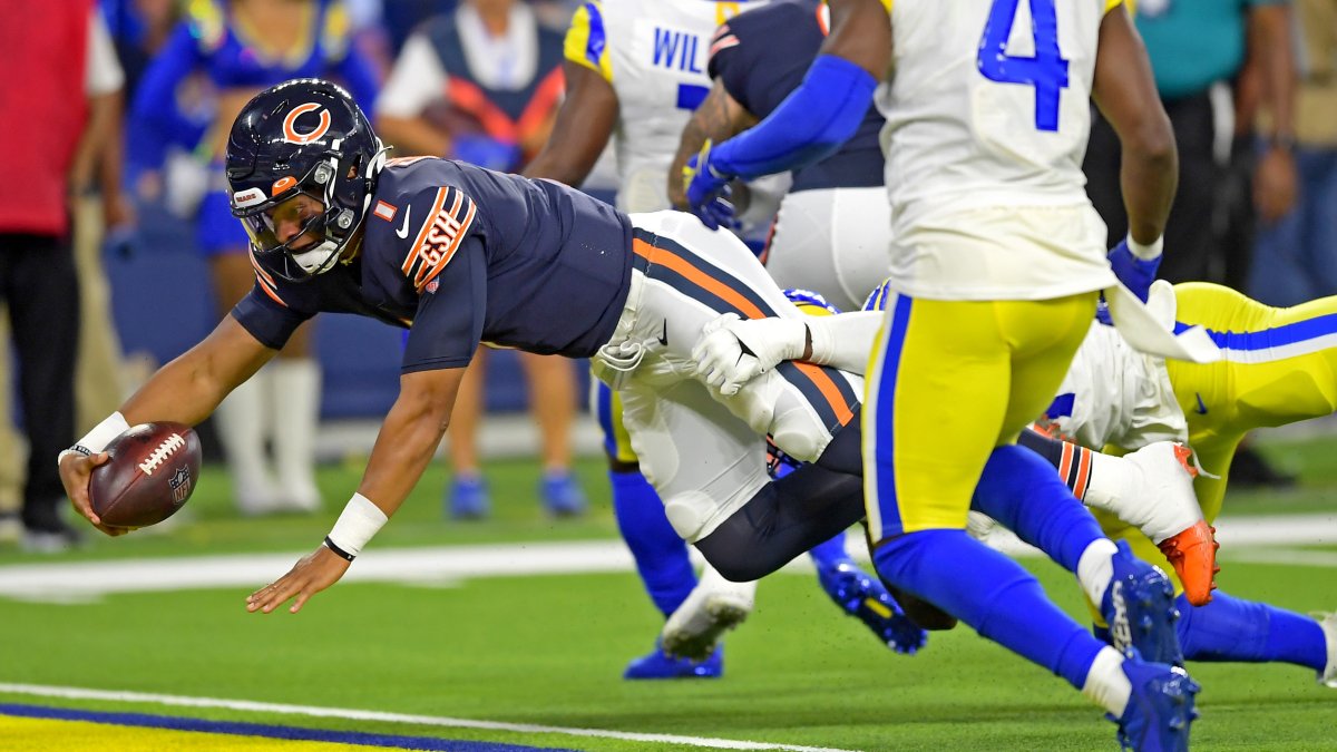 What Justin Fields Learned From Bears Debut, First NFL Snaps – NBC Chicago