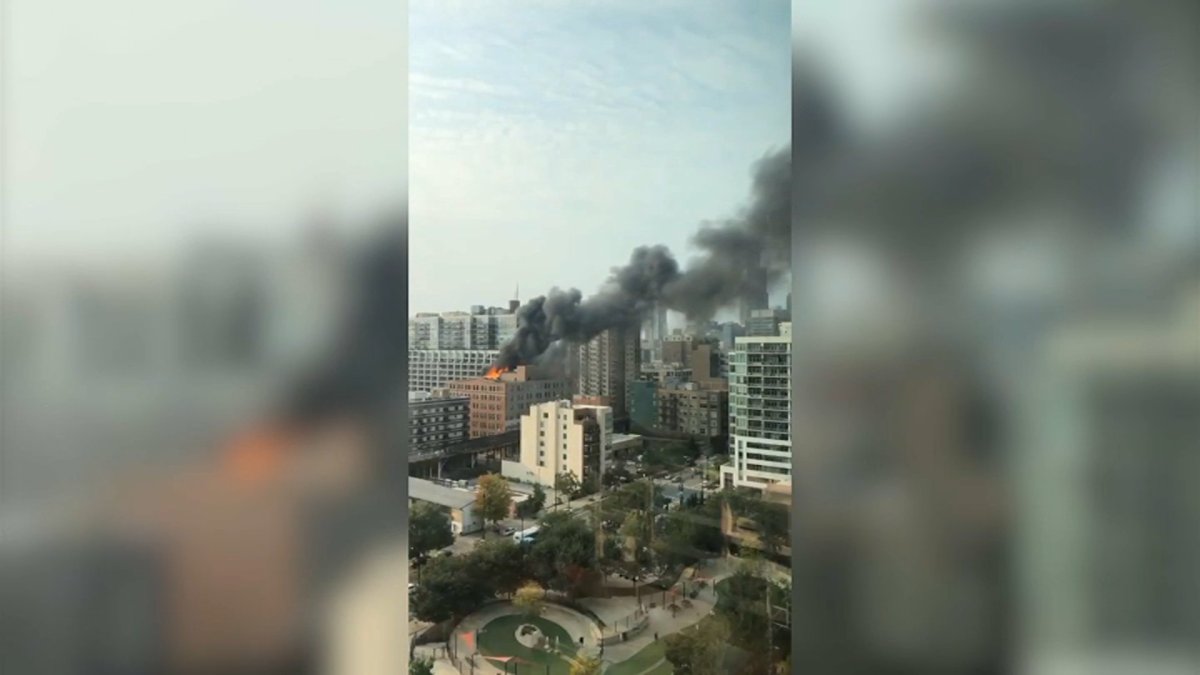 Massive Fire Erupts on Roof of South Loop Apartment Building – NBC Chicago
