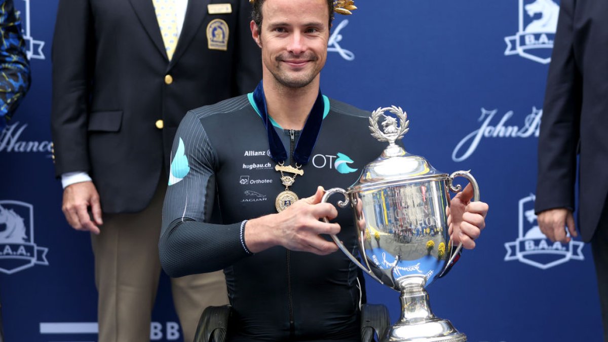 2022 Chicago Marathon Wheelchair Elite Athlete: Marcel Hug – NBC Chicago