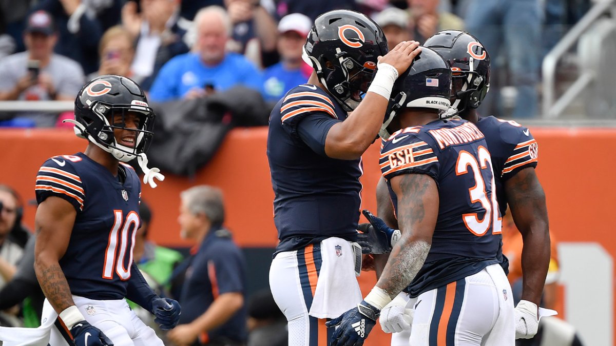 Bears’ Running Backs Can Help Justin Fields Excel in Year 2 – NBC Chicago