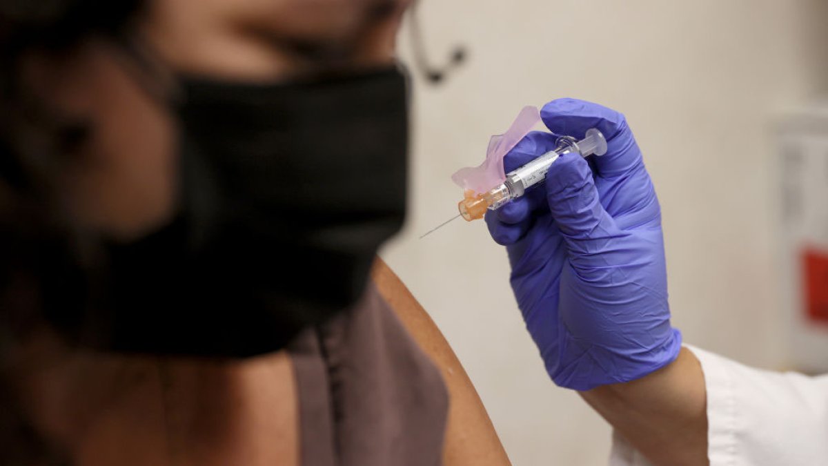 Illinois Coronavirus Updates: Booster Shot Timing, Vaccines for Kids ...