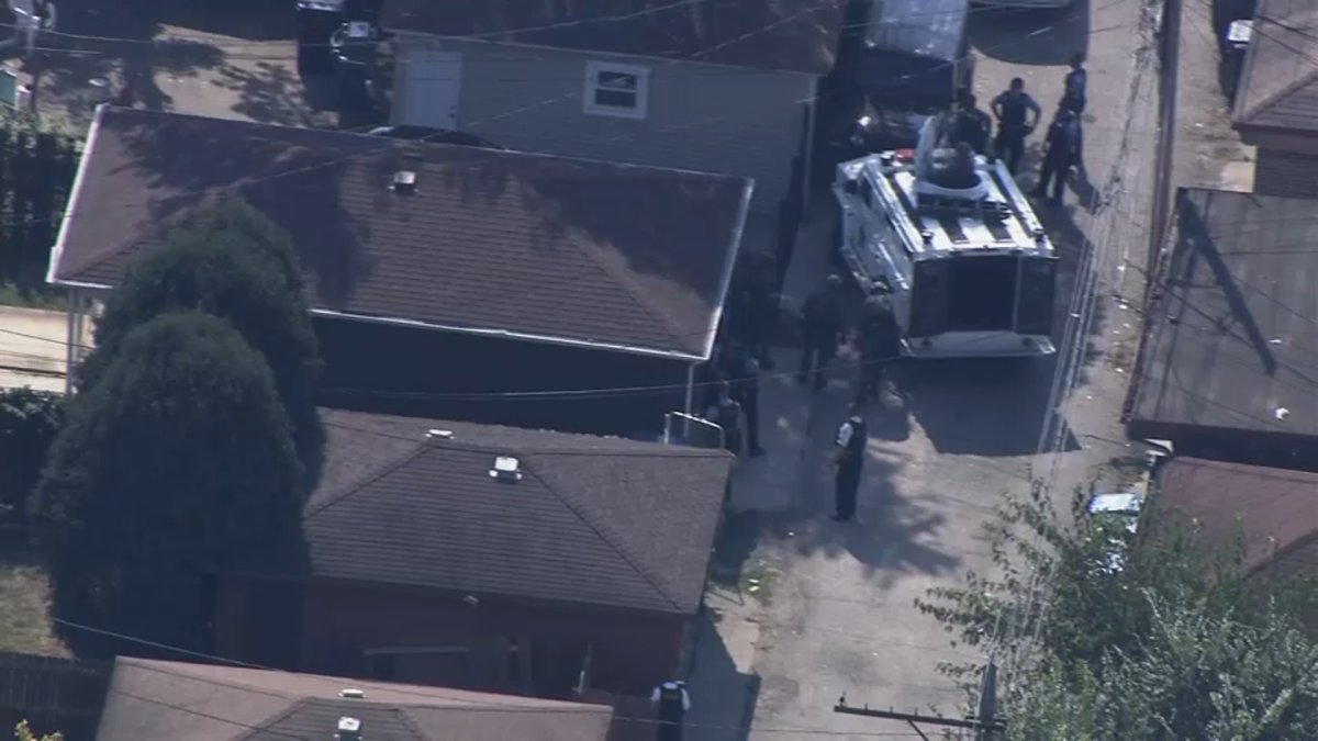 2 Shot on West Side; SWAT Called to Scene – NBC Chicago