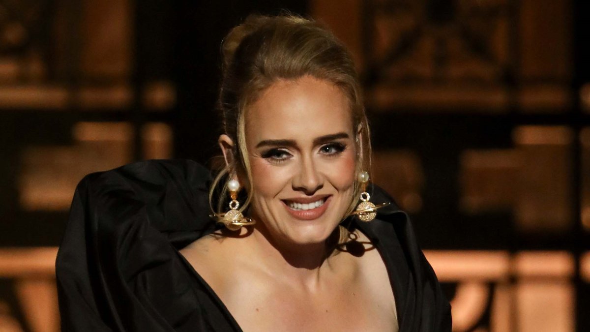 ‘Mortified’ TV Reporter Defends Himself After Adele Interview Mishap ...