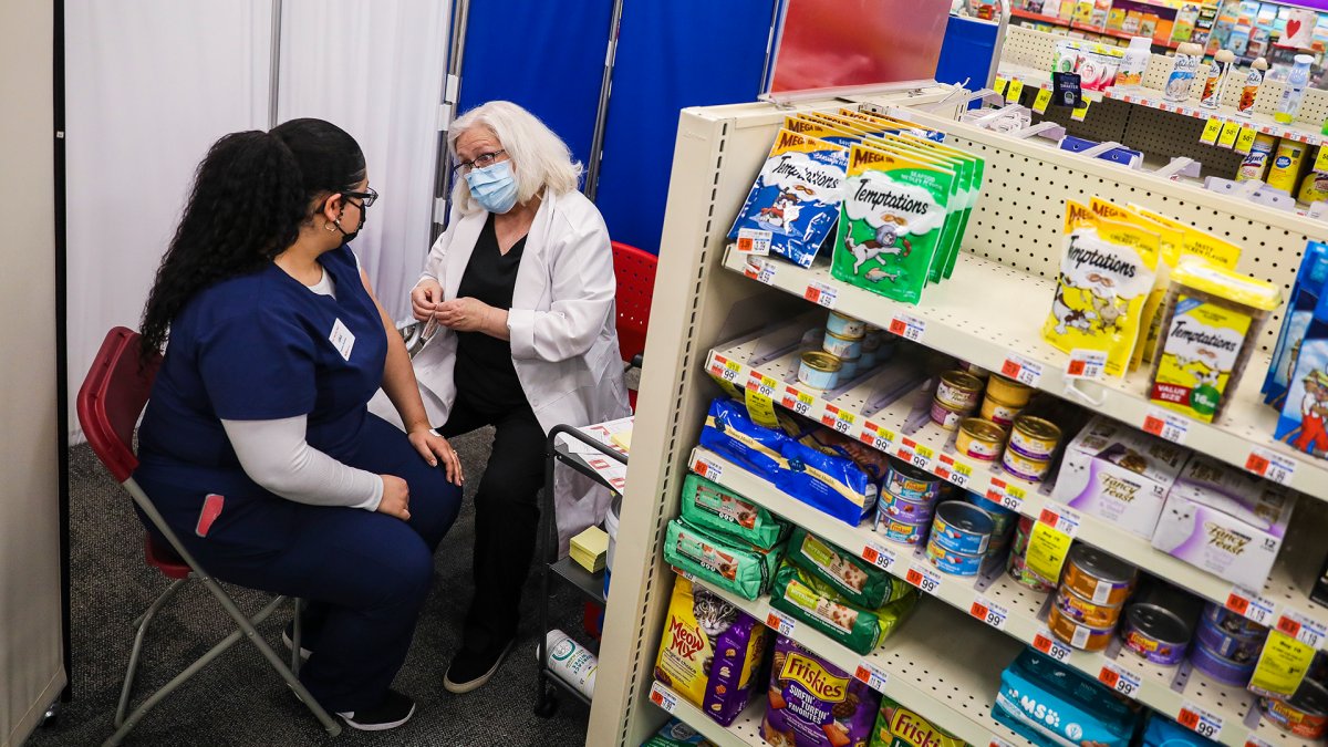 How to Schedule Your COVID Booster Shot at CVS and Walgreens – NBC Chicago